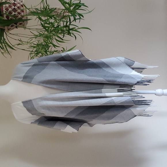 a new day | Other | Nwt A New Day Gray Plaid Kimono Cardigan Cape One ...